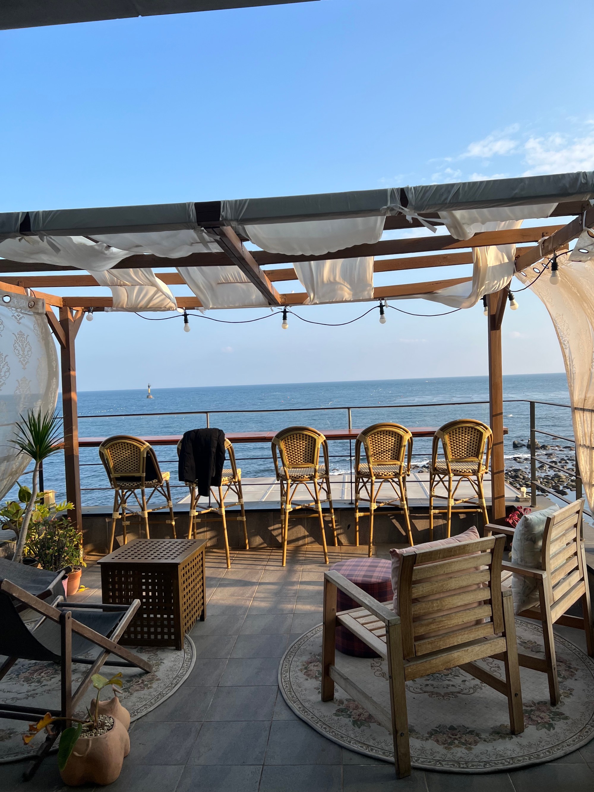 Cafe Rooftop (카페루프탑) - Cafe by the beach (How to go and what to expect ...