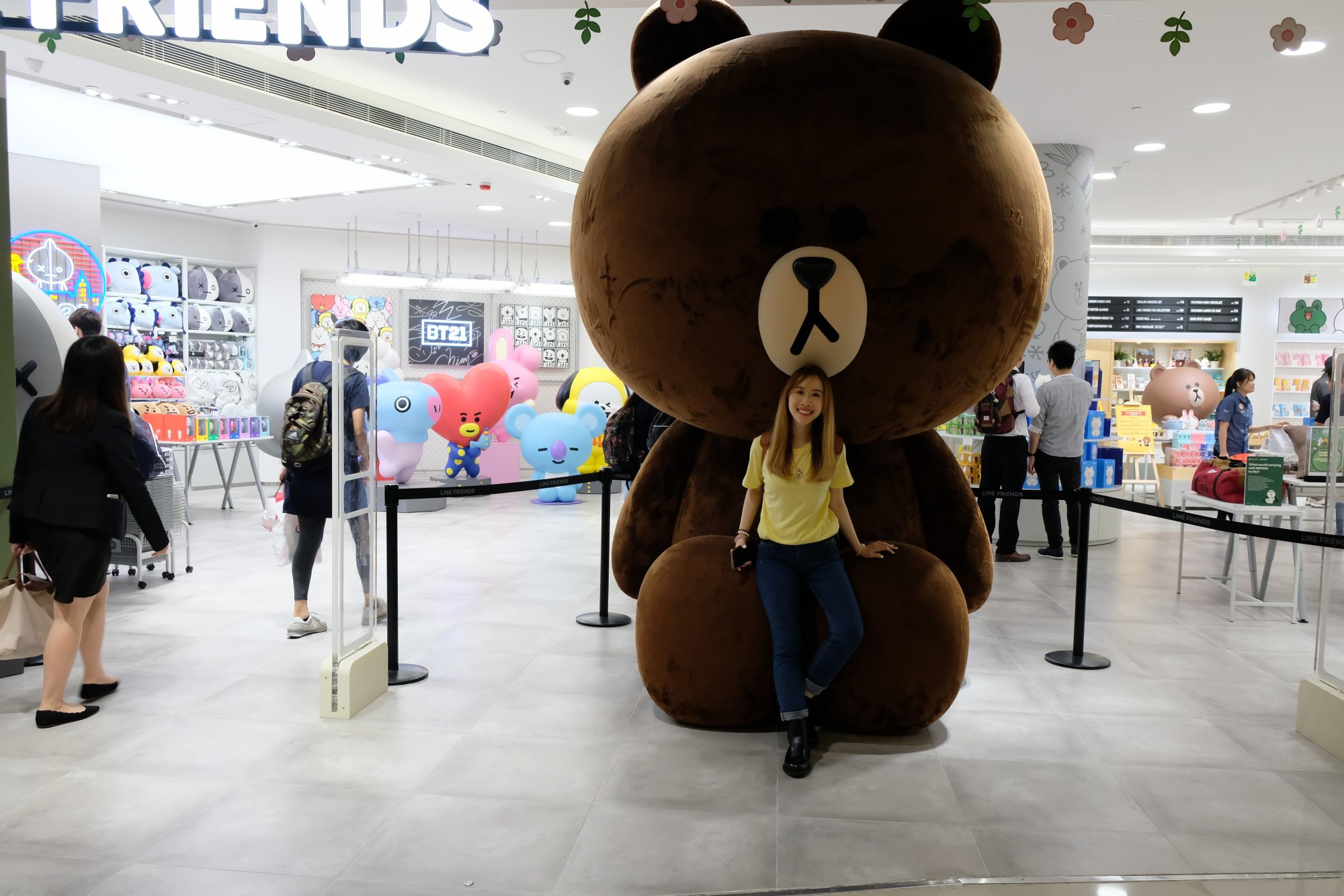 Line store with best BT21 merchandise and display in Hong Kong - APM ...