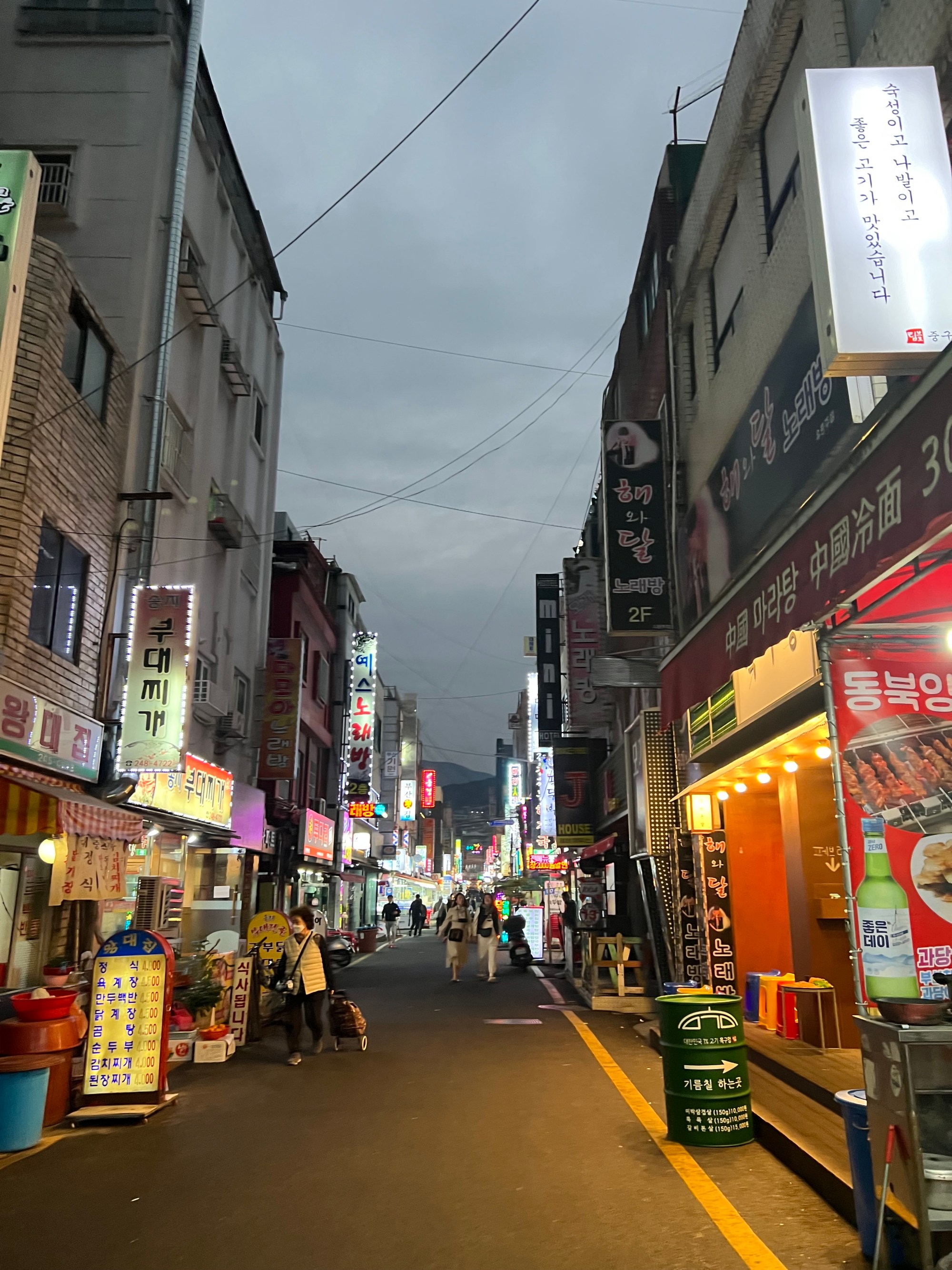 돼지특별시 - good cheesy volcano kimchi fried rice (How to go, what to ...