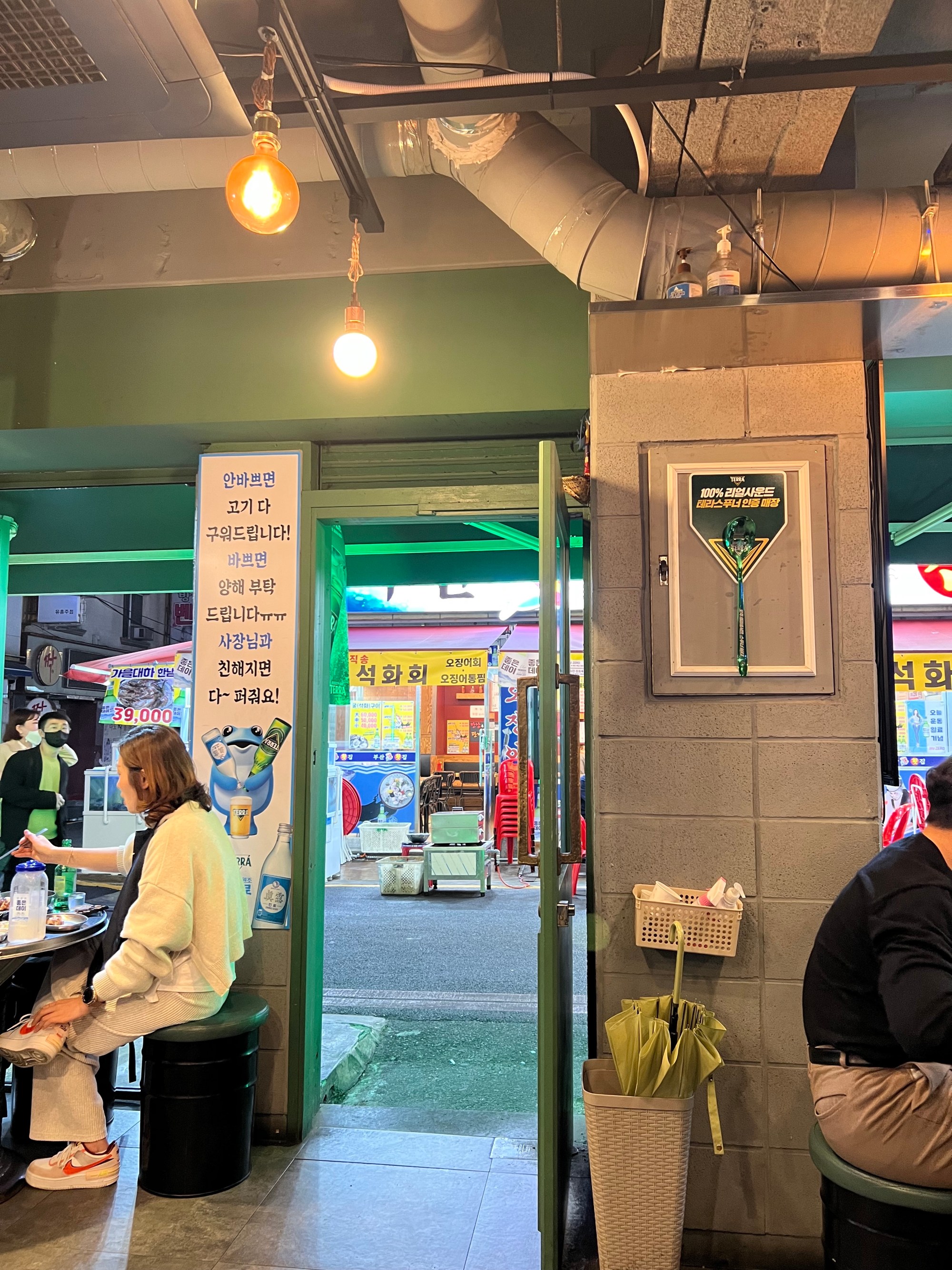 돼지특별시 - good cheesy volcano kimchi fried rice (How to go, what to ...