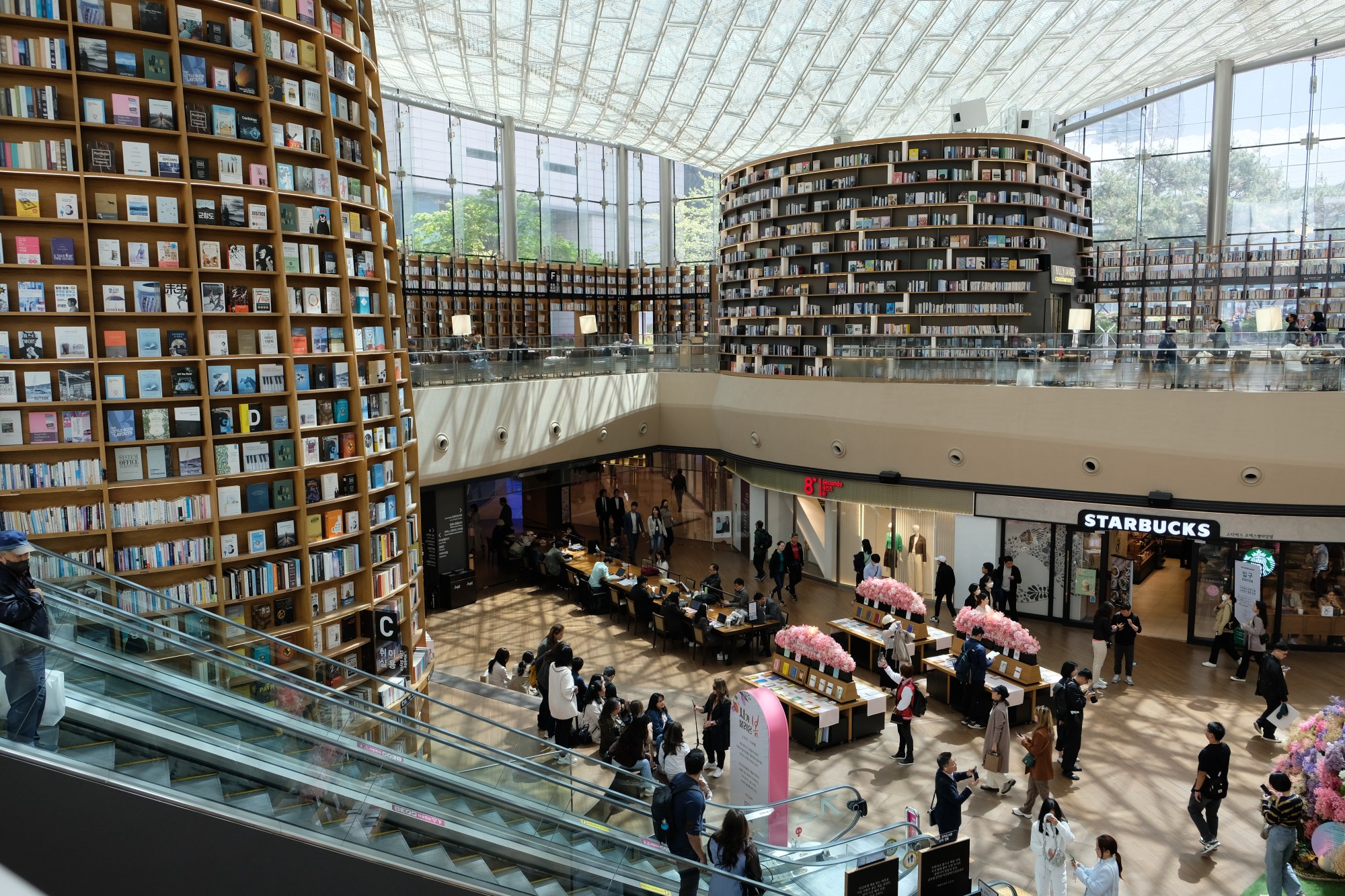 Starfield library (How to go, what to expect) - The Traveling Star