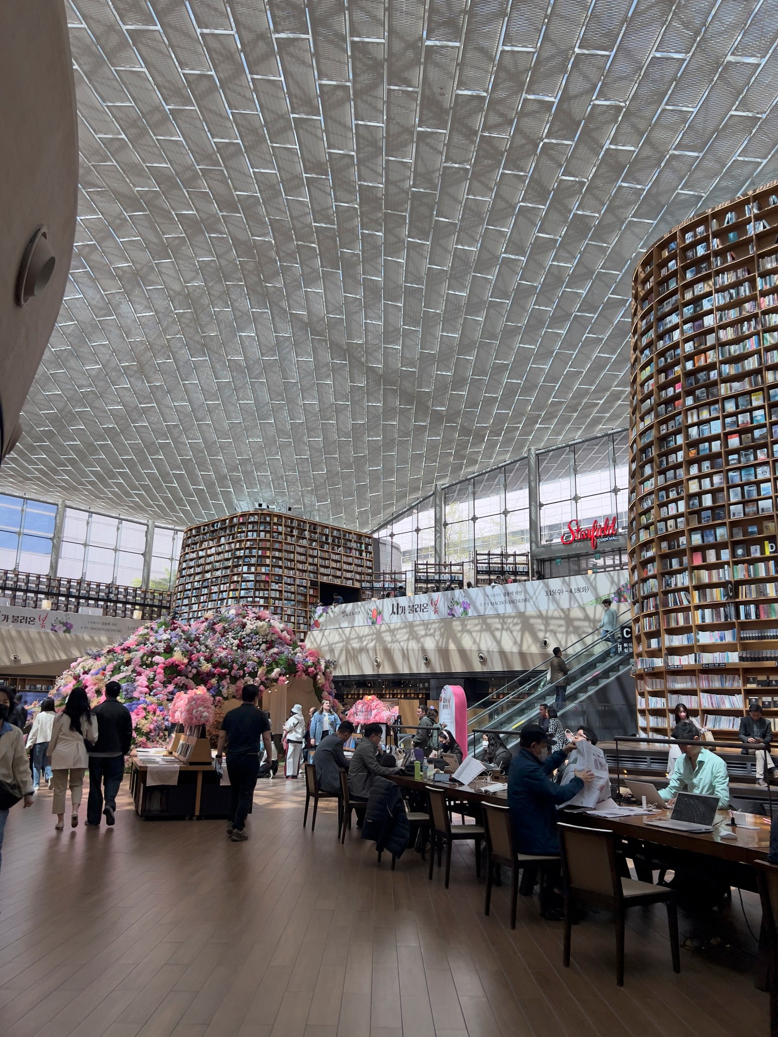 Starfield library (How to go, what to expect) - The Traveling Star